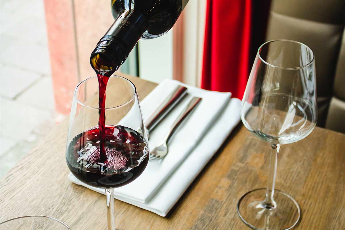 Rotwein zum Kochen – aber wie? - SANTOS Grill Magazin